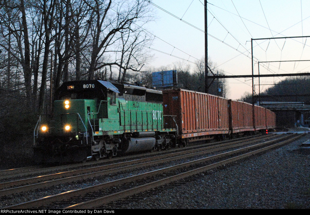 HLCX SD40-2 8070 in BN Green leads Q706-27